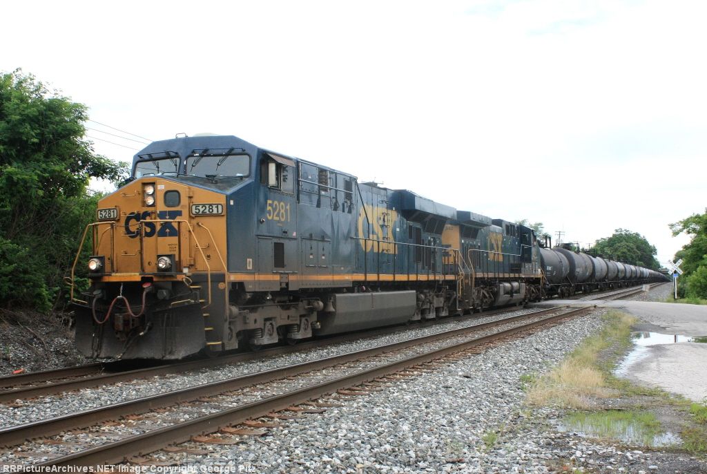 CSX 5281 and train K495
